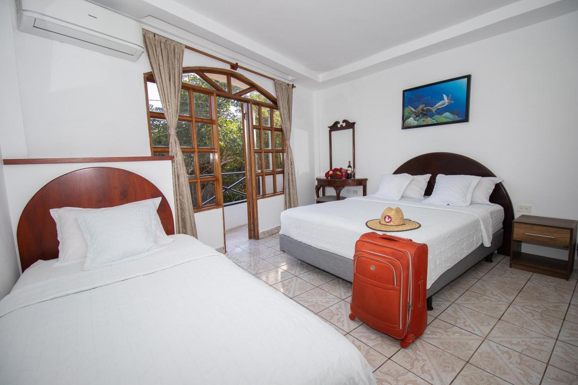 ᐉ GRAND HOTEL LEON MARINO GALAPAGOS ( ECUADOR ) REAL PHOTOS & GREAT DEALS